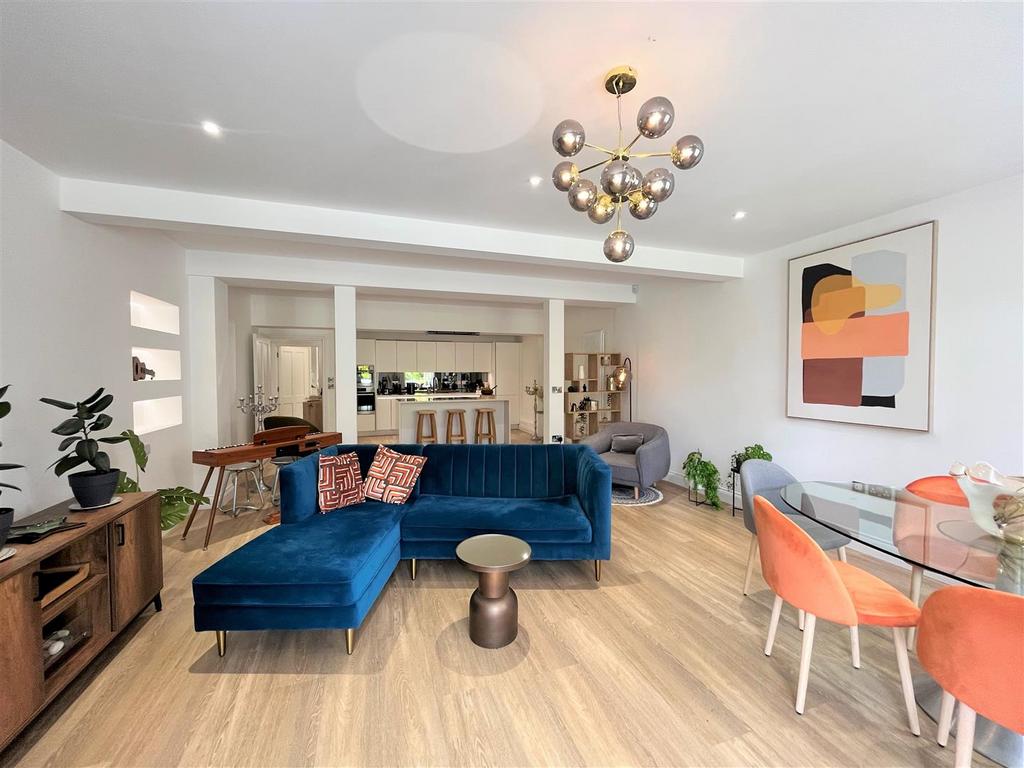Queens Park, 30 West Drive, Brighton 2 bed flat - £900,000