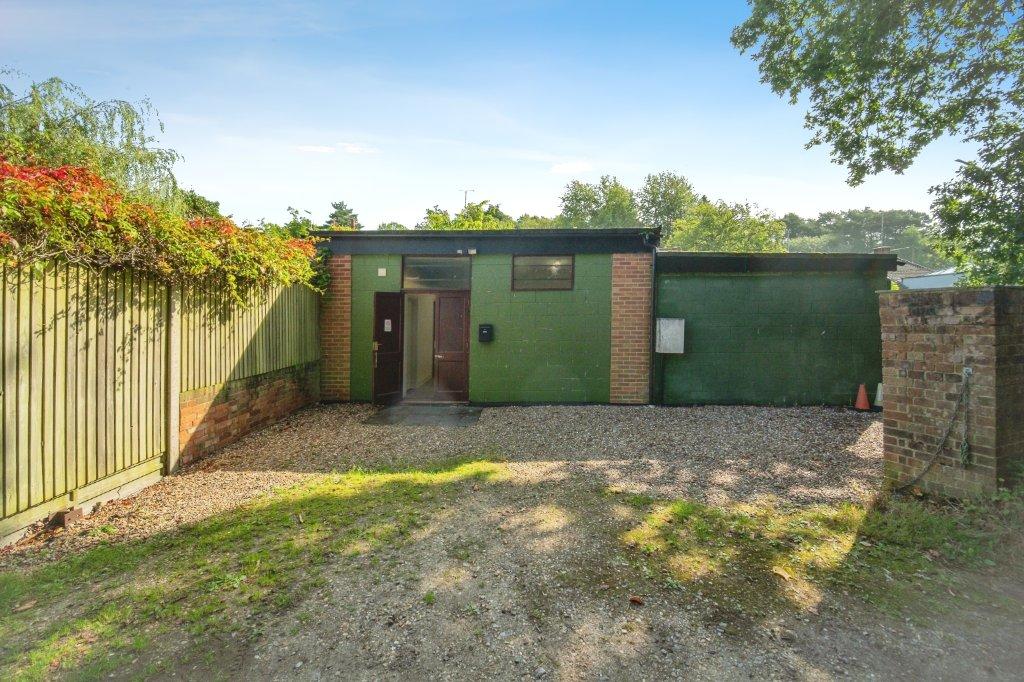 Circle Hill Road, Crowthorne, Berkshire Detached house - £40,000