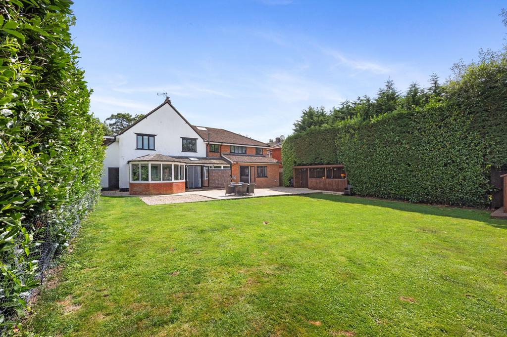 Reigate Road, Horley RH6 5 bed detached house - £1,250,000