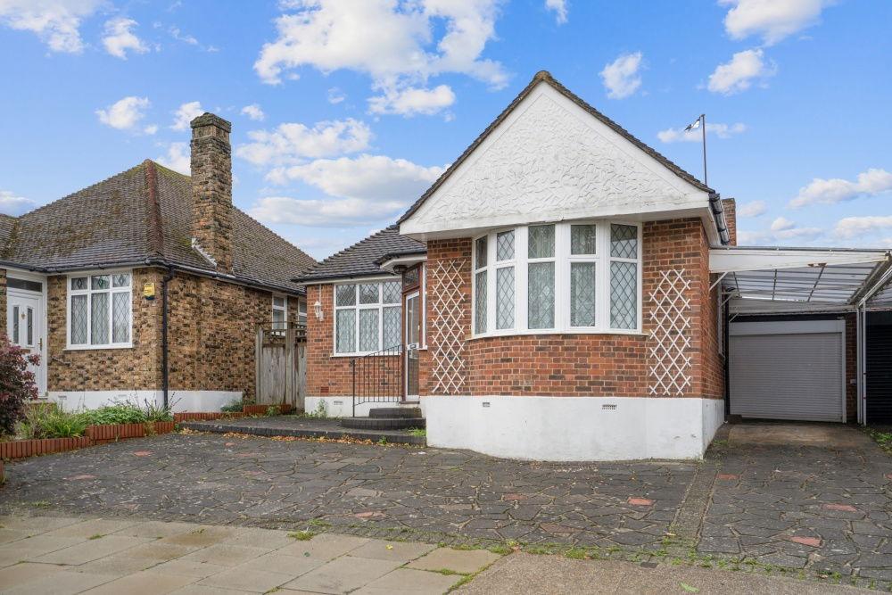 Rodney Gardens, Eastcote Park Estate... 3 bed detached bungalow for ...