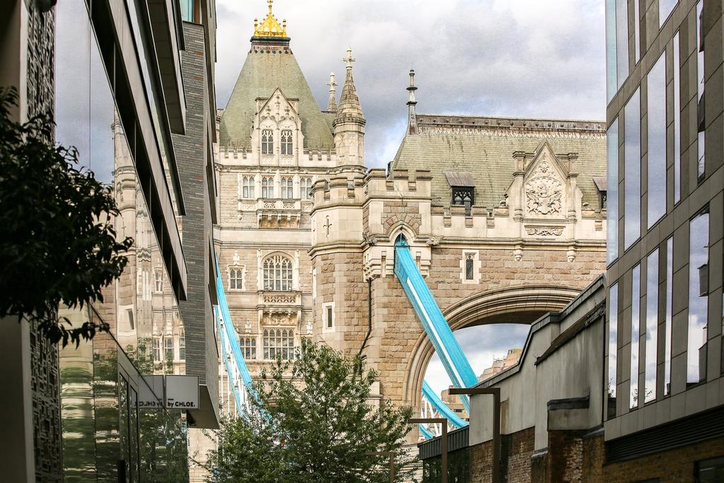 Duchess Walk, London SE1 3 bed flat - £7,500 pcm (£1,731 pw)