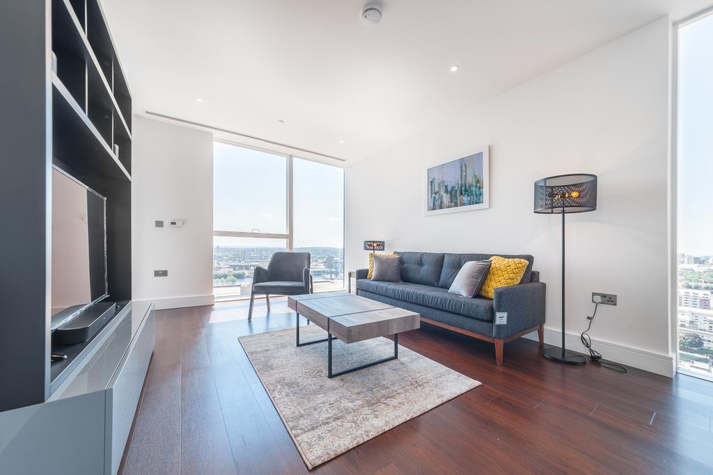 Harbour Way, London E14 2 bed apartment - £3,100 pcm (£715 pw)