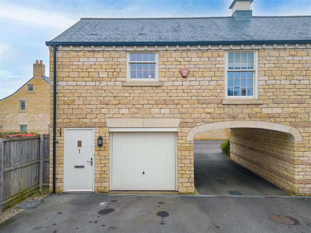 Hampole Way, Wetherby LS23 2 bed townhouse for sale - £335,000