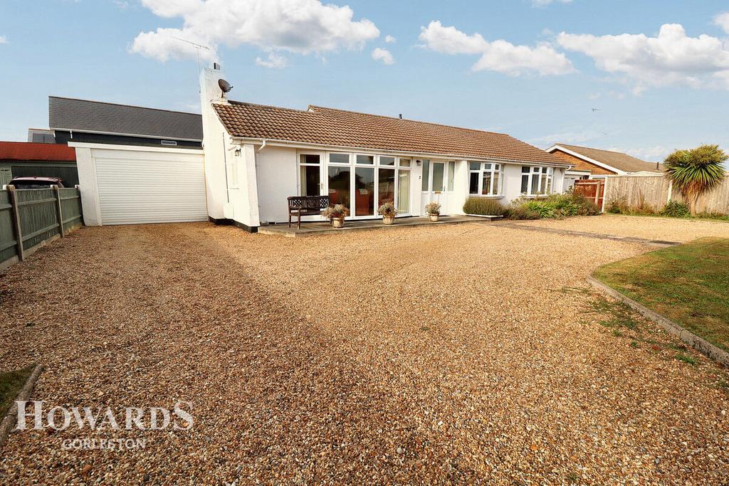 Cliff Lane, Gorleston 4 bed detached bungalow for sale - £550,000
