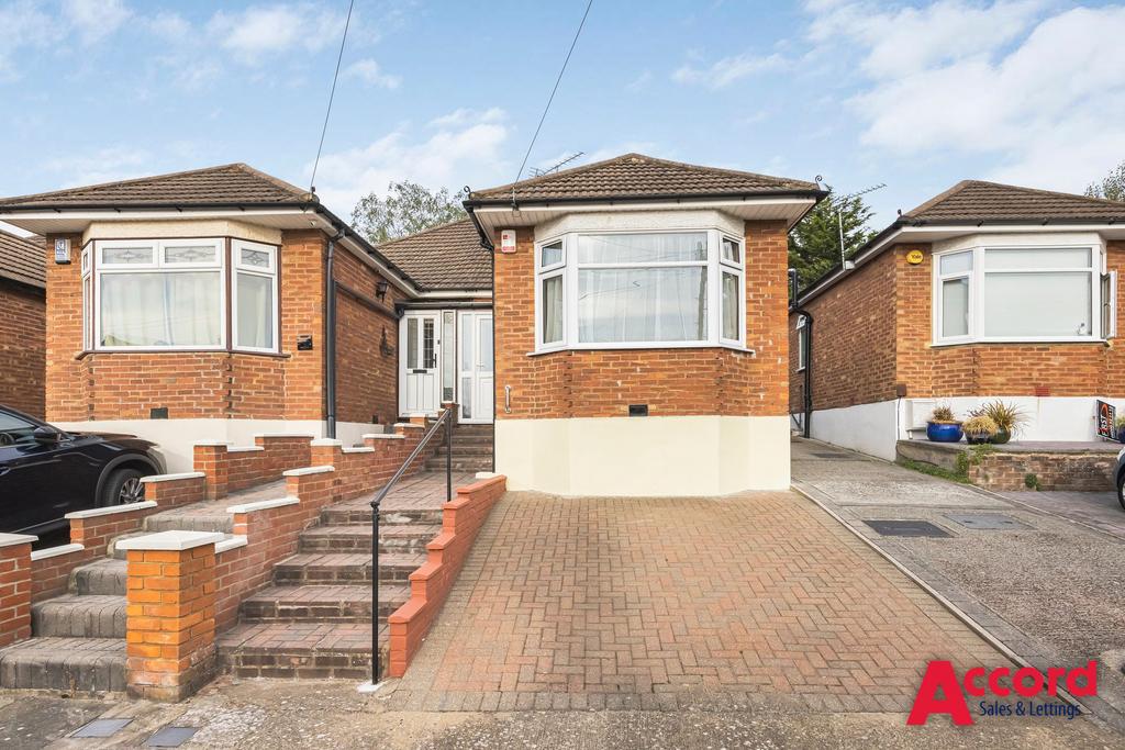 Irons Way, Romford, RM5 2 bed semi-detached bungalow - £425,000