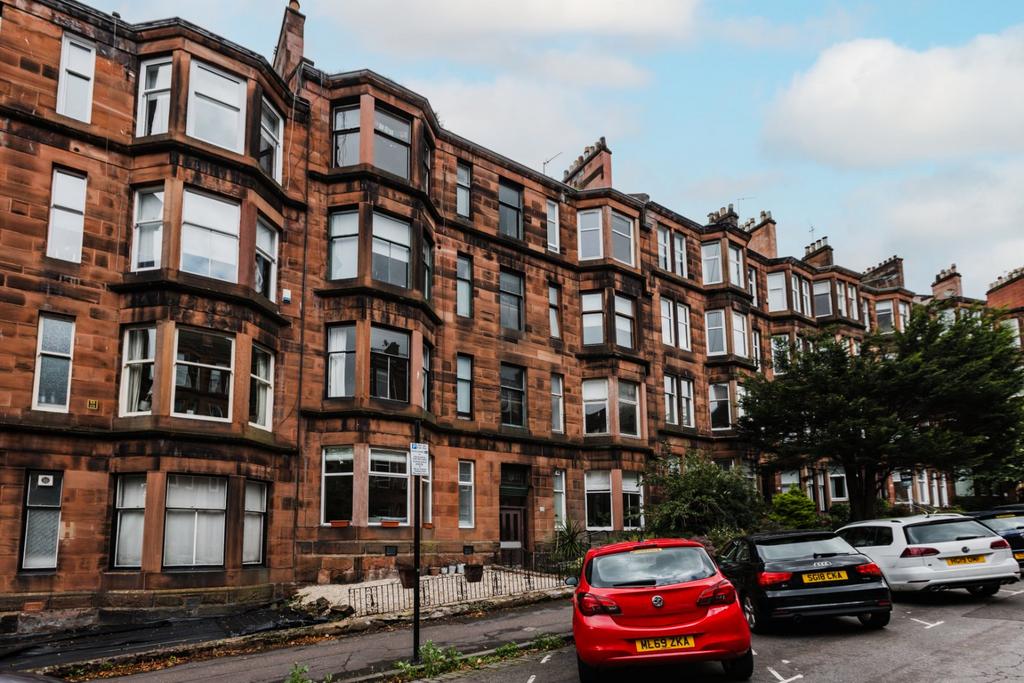 Novar Drive, Glasgow G12 2 bed flat - £255,000