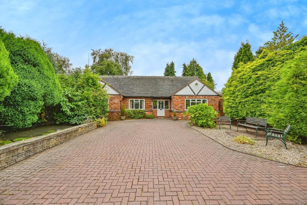 Park Road, Alrewas 3 bed detached bungalow - £650,000