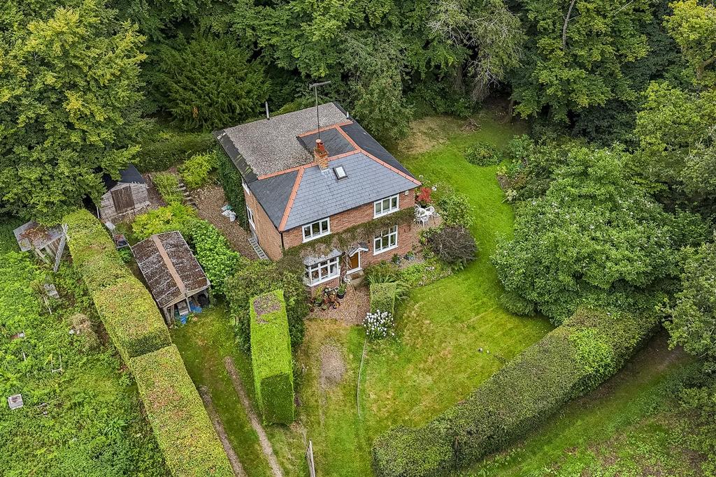 The Common, High Wycombe HP13 4 bed detached house - £900,000