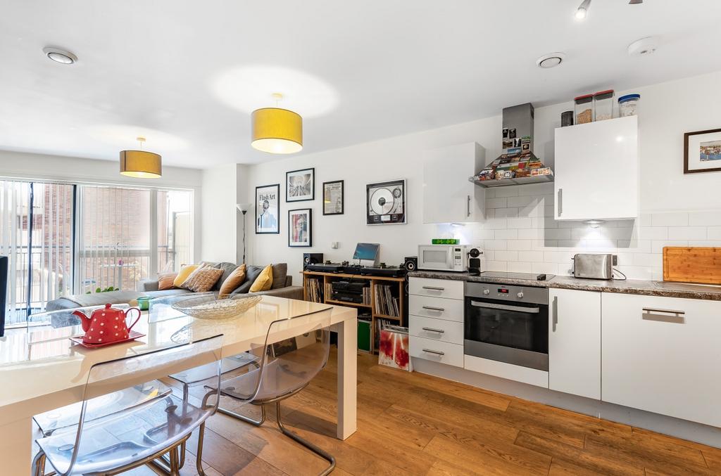 Glengall Road, Peckham, London 1 bed apartment - £340,000