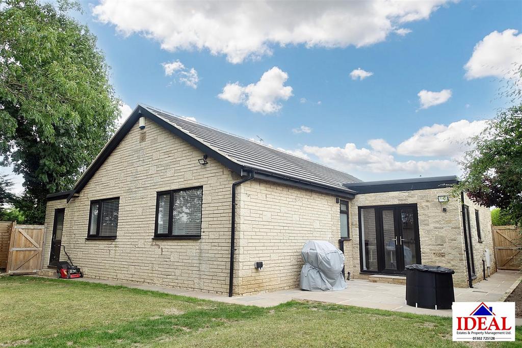 Sherwood Drive, Skellow, Doncaster 4 bed detached bungalow - £335,000