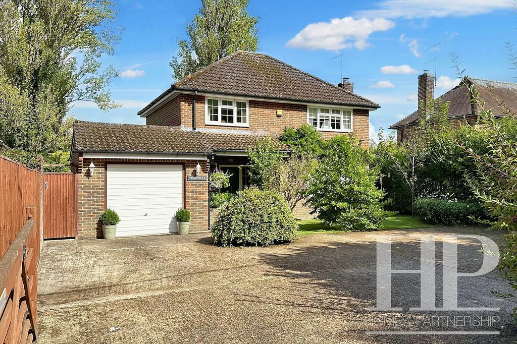 Rusper Road, Crawley RH11 3 bed detached house - £675,000