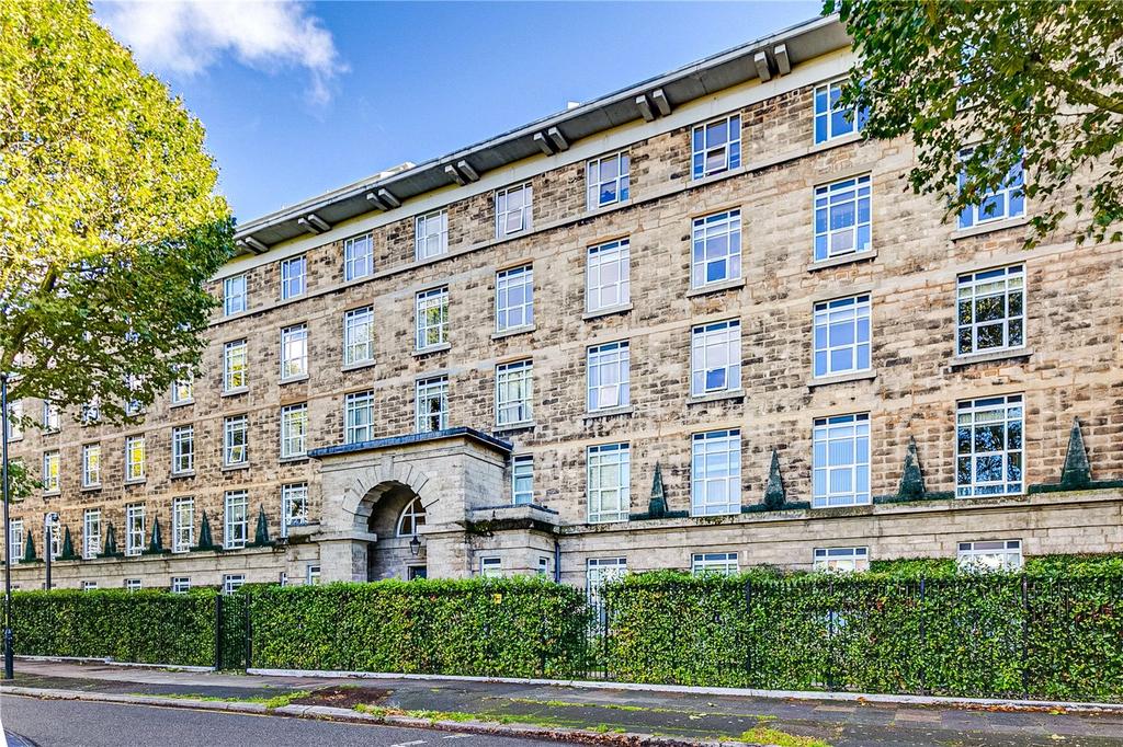 Bromyard Avenue, London W3 1 bed apartment - £325,000