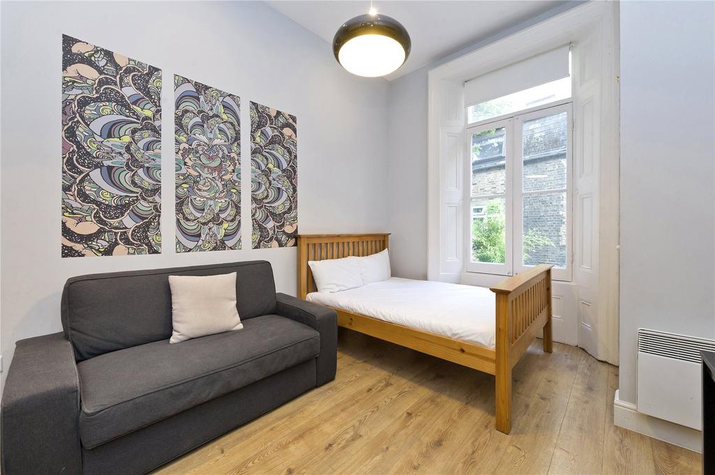 Collingham Place, London SW5 Studio - £1,950 pcm (£450 pw)