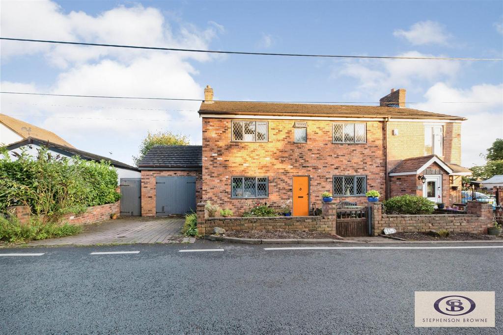 Stoneley Road, Crewe 4 bed semi-detached house - £290,000