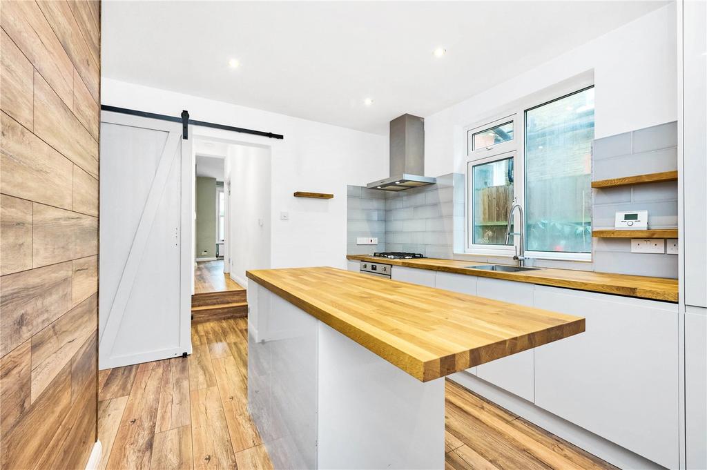 Credenhill Street, Furzedown, SW16 1 bed flat - £1,700 pcm (£392 pw)