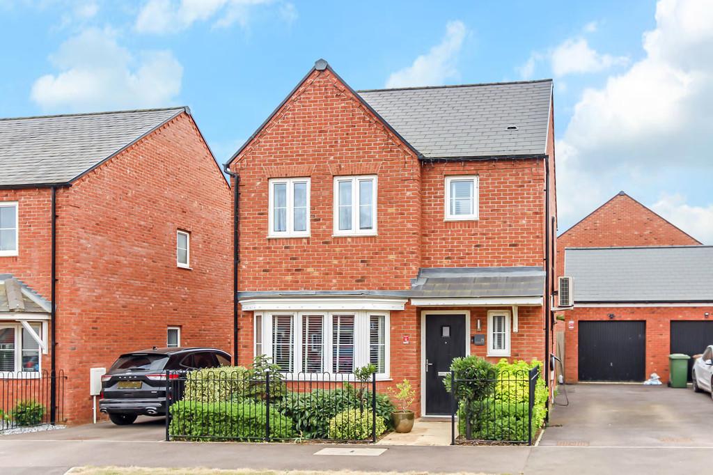 Lamport Way, Wellingborough NN8 3 bed detached house - £325,000