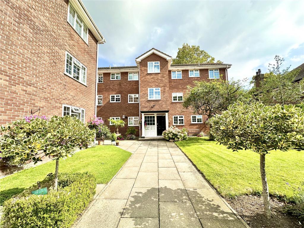 Brooklands Road, Trafford M33 2 bed apartment - £260,000