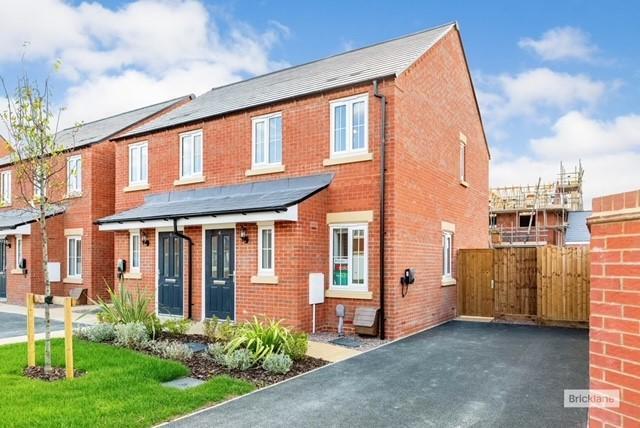 Rothwell, Kettering NN14 2 bed semi-detached house - £1,150 pcm (£265 pw)