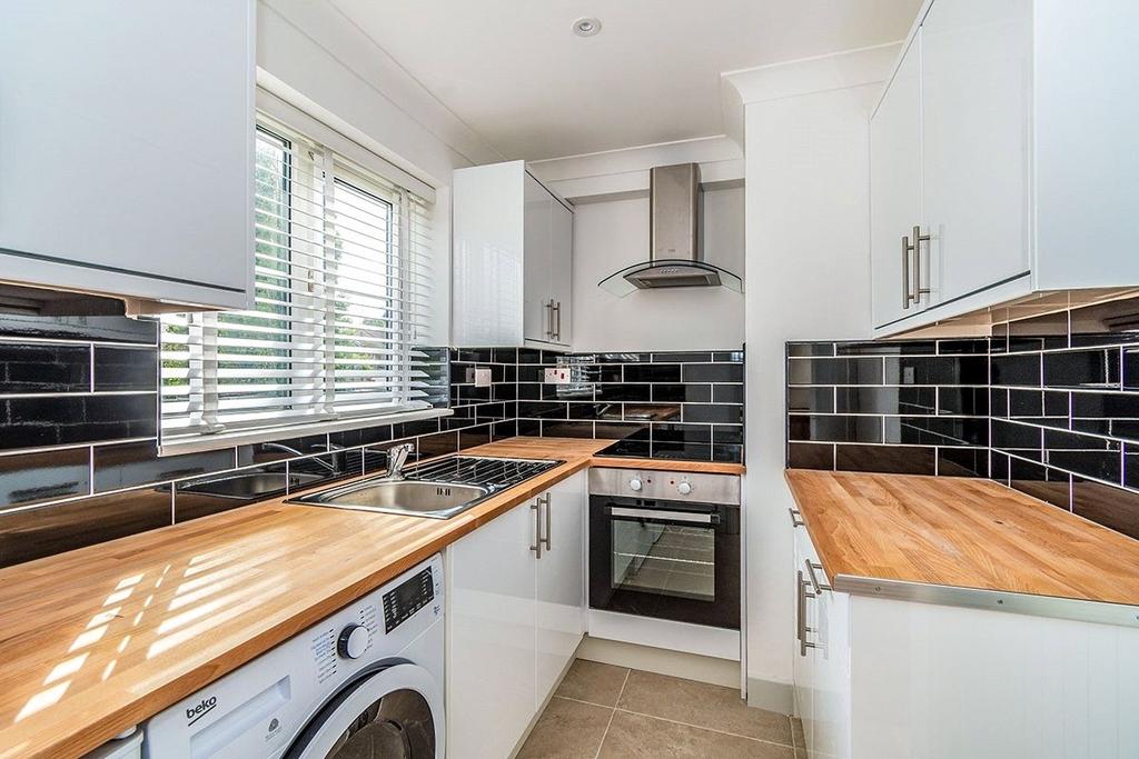 Kitchener Road, Hampshire SO17 Studio - £775 pcm (£179 pw)