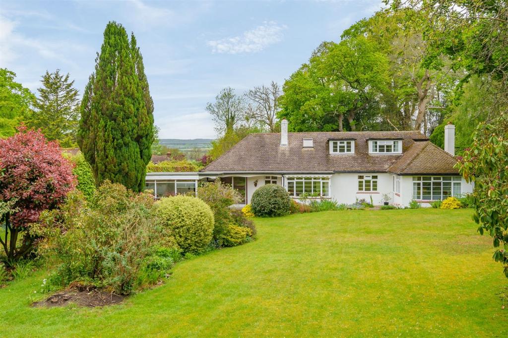 Selham Road, West Lavington, GU29 3 bed detached house - £925,000
