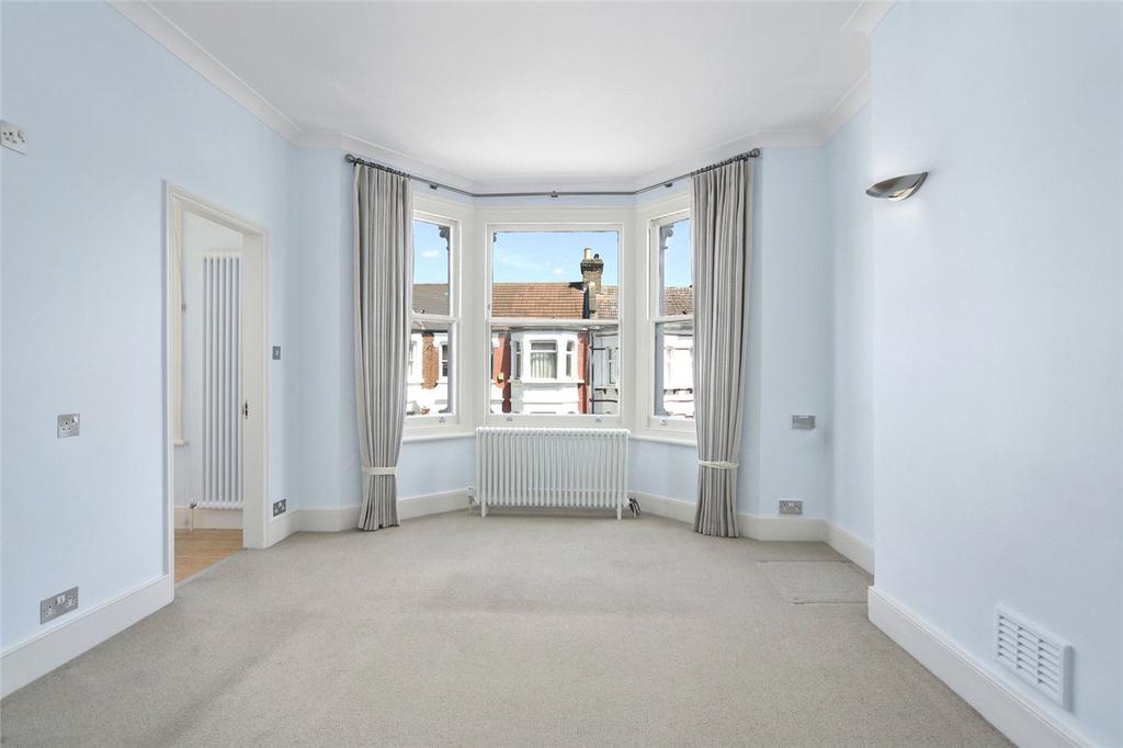Roxwell Road, London, W12 2 bed apartment - £2,200 pcm (£508 pw)