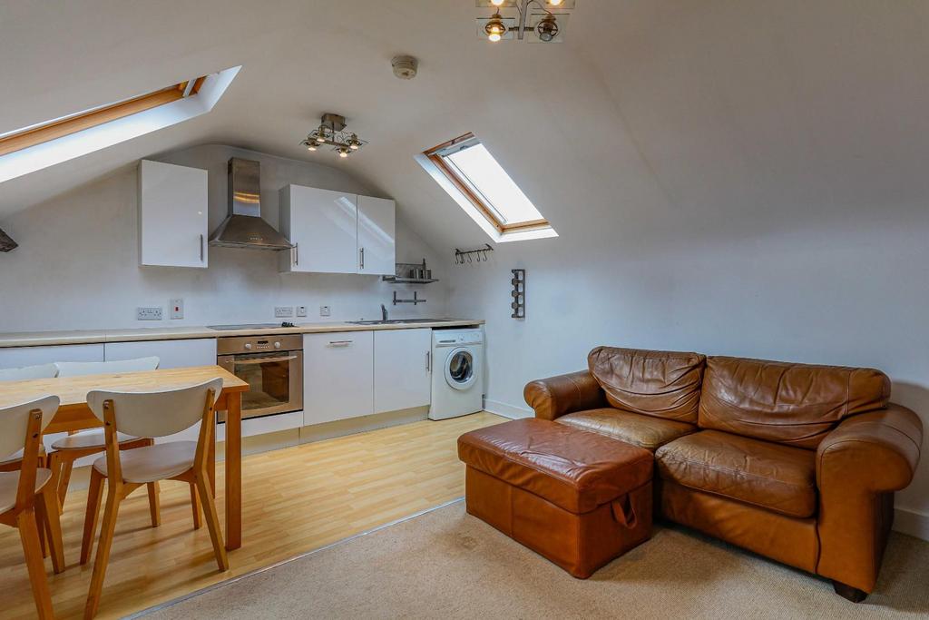 Paget Road, Barry 1 bed flat - £775 pcm (£179 pw)