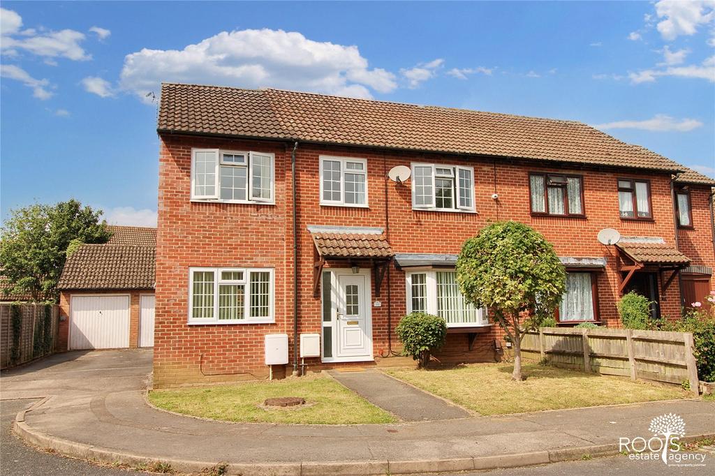 Fuller Close, Berkshire RG19 4 bed semi-detached house - £450,000