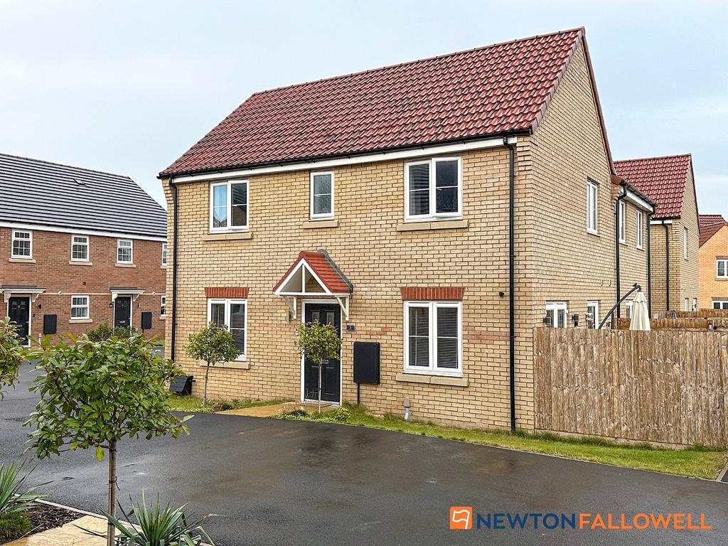 Brumpton Gardens, 6 NG24 3 bed semi-detached house for sale - £250,000
