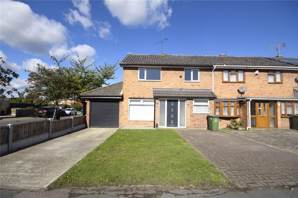 Whitmore Way, Basildon, Essex, SS14 3 bed end of terrace house - £1,600 ...