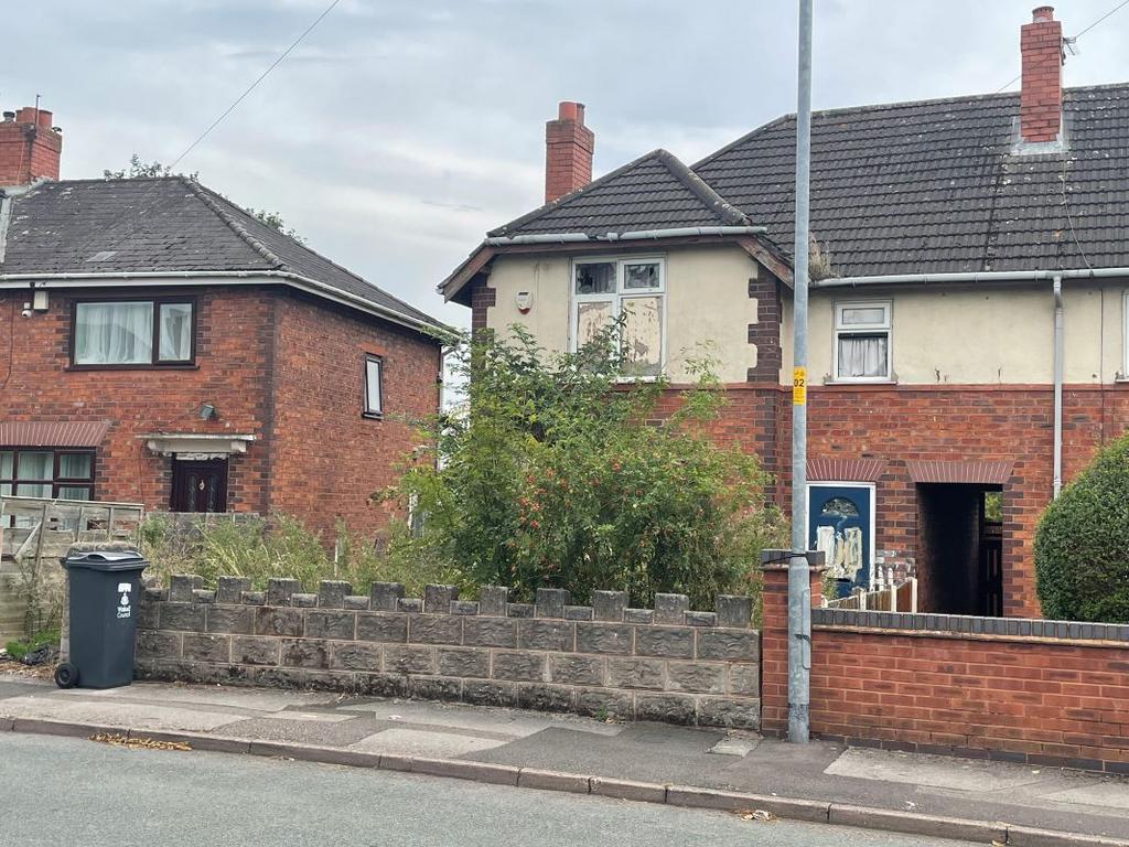 Hunter Crescent, Walsall WS3 2 bed end of terrace house - £75,000