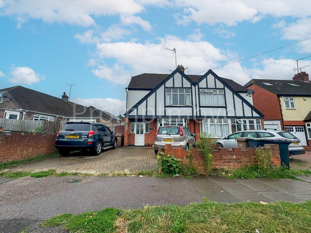 Lewsey Road Luton LU4 0EN 3 bed semi-detached house - £1,750 pcm (£404 pw)