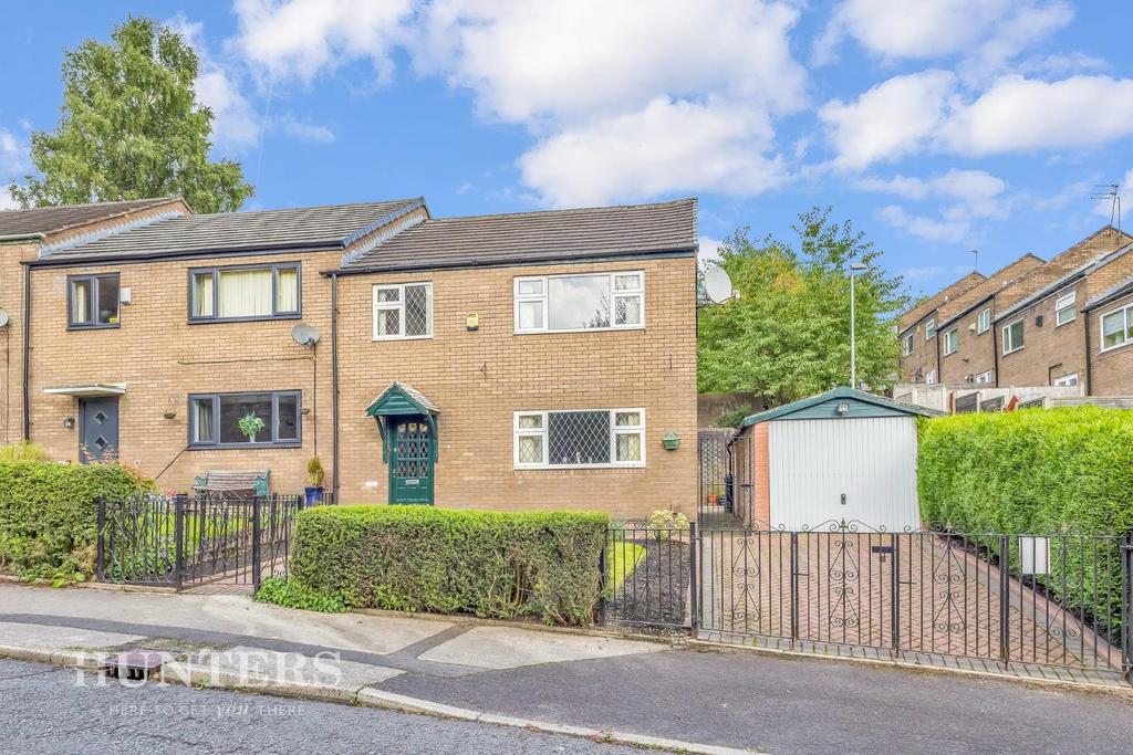Brideoak Street, Waterhead, Oldham 3 bed end of terrace house - £195,000