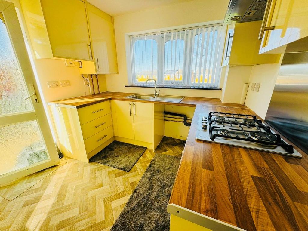 Francis Ward Close, West Bromwich, B71 3 bed semi-detached house - £ ...