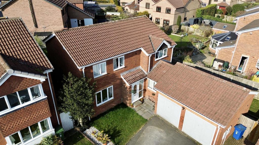 Loundsley Court, Ashgate... 4 bed detached house - £375,000