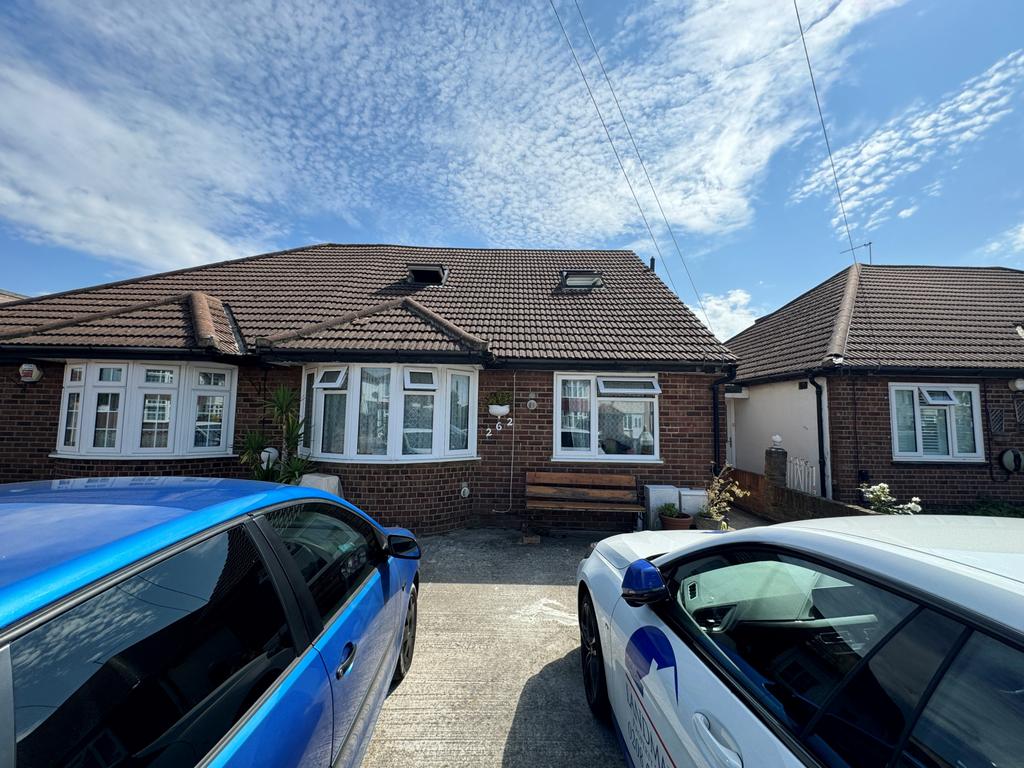 Fetham, TW14 9QT 5 bed bungalow - £2,650 pcm (£612 pw)