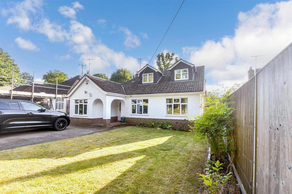 Mill Lane, Felbridge, East Grinstead... 4 bed chalet - £675,000