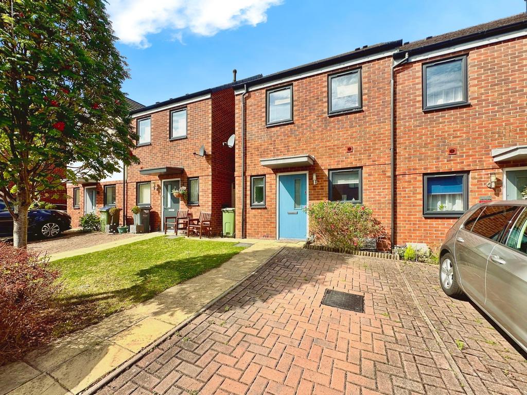 Ludlow Close, Oldbury B69 2 bed semi-detached house - £210,000