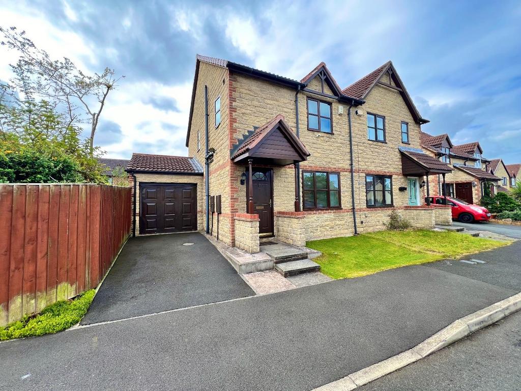 Mackintosh Court, Gilesgate, Durham 3 bed semi-detached house - £195,000