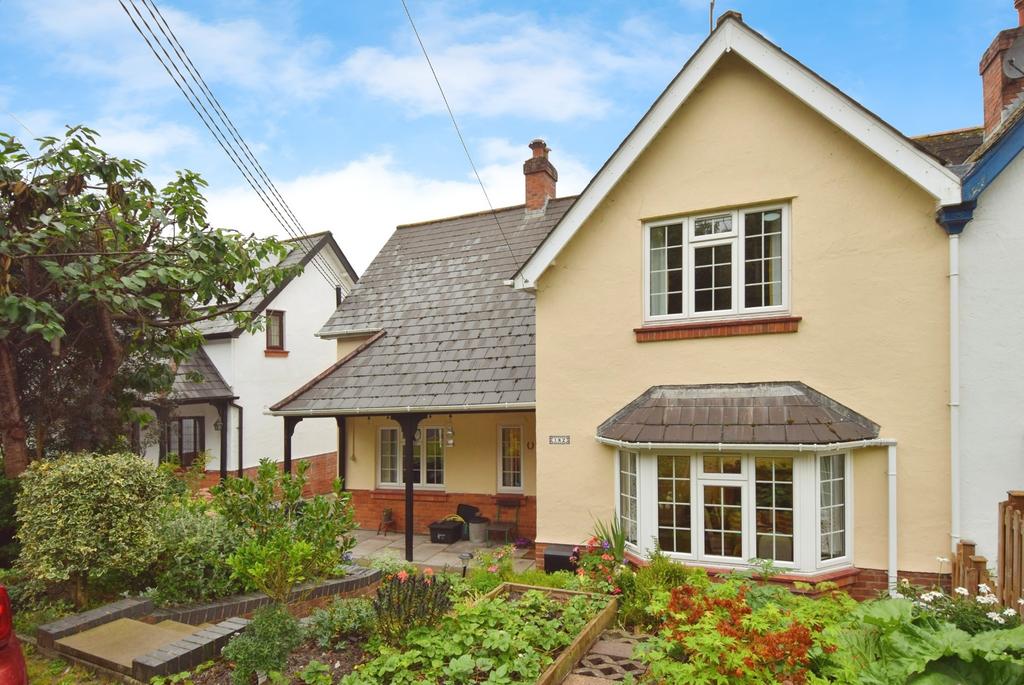 Salisbury Road, Amesbury SP4 7HW 3 bed semi-detached house - £375,000