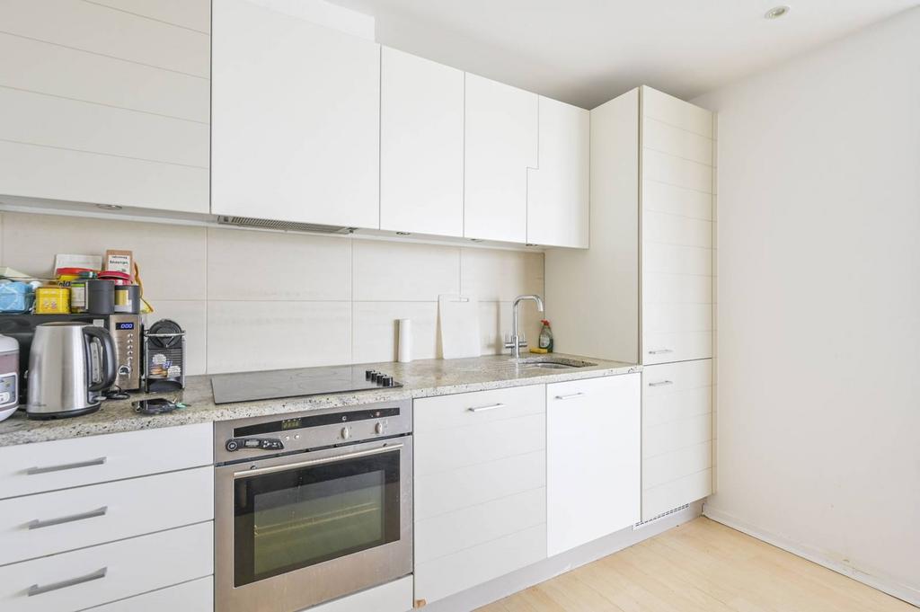 Seacon Tower, Isle Of Dogs, London, E14 2 bed flat - £2,492 pcm (£575 pw)