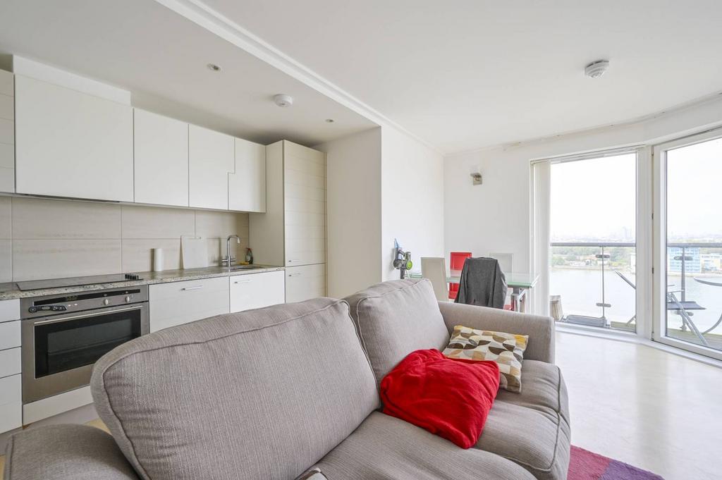 Seacon Tower, Isle Of Dogs, London, E14 2 bed flat - £2,492 pcm (£575 pw)