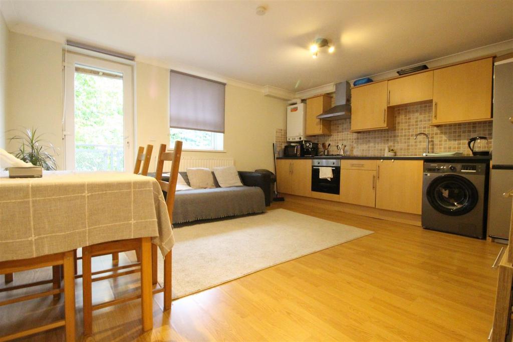 21 Maitland Road, London E15 1 bed apartment - £1,500 pcm (£346 pw)