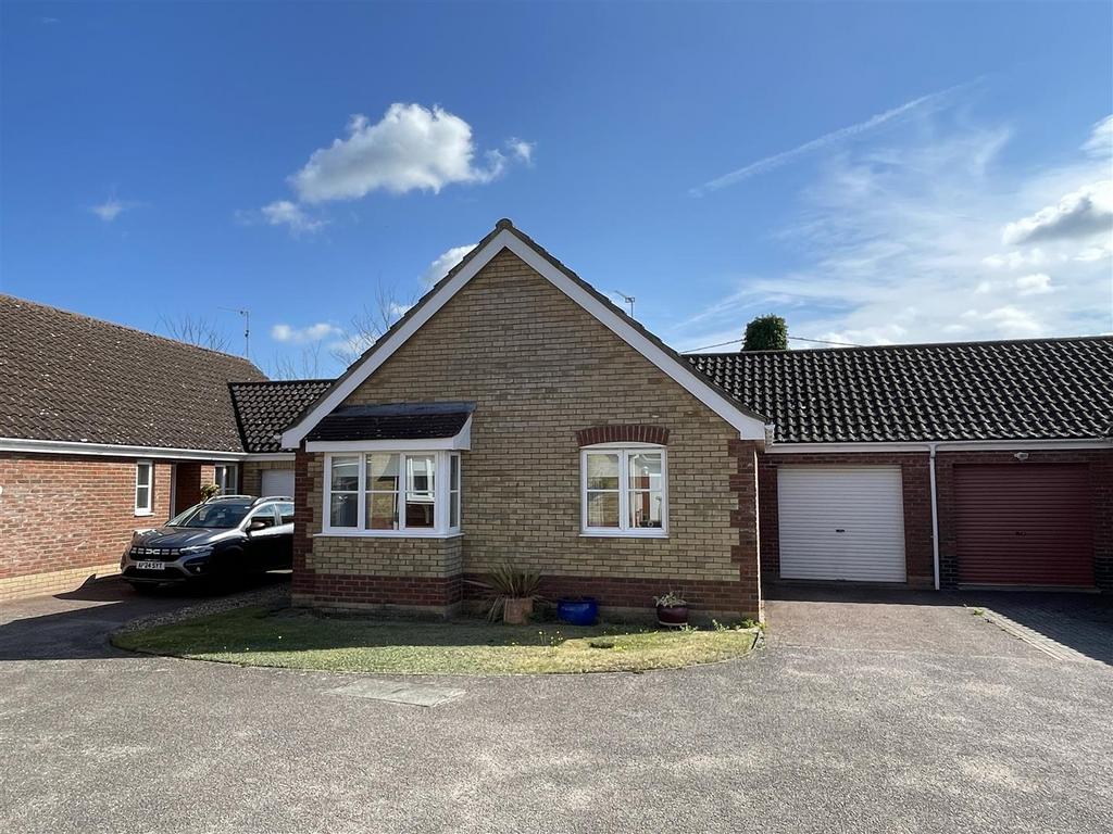 Will Rede Close, Beccles 2 bed semi-detached bungalow - £240,000