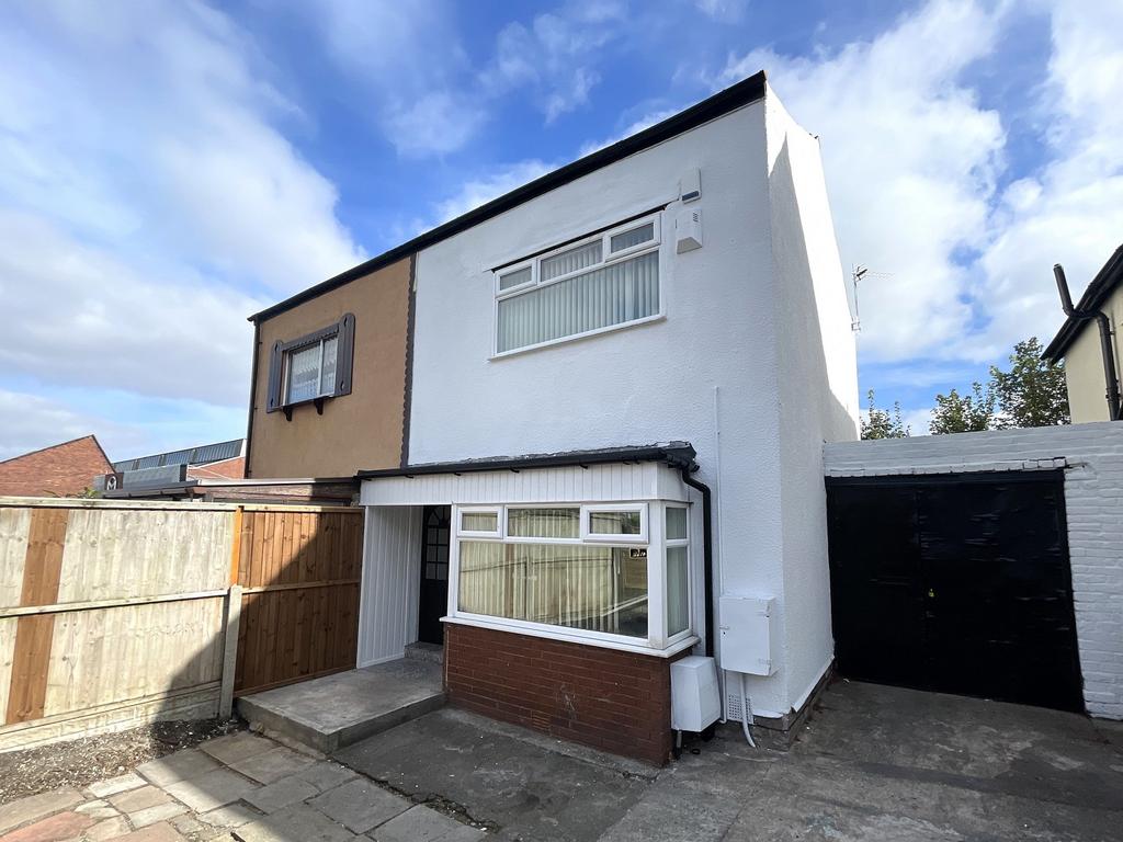 Southport PR8 2 bed semi-detached house - £1,000 pcm (£231 pw)