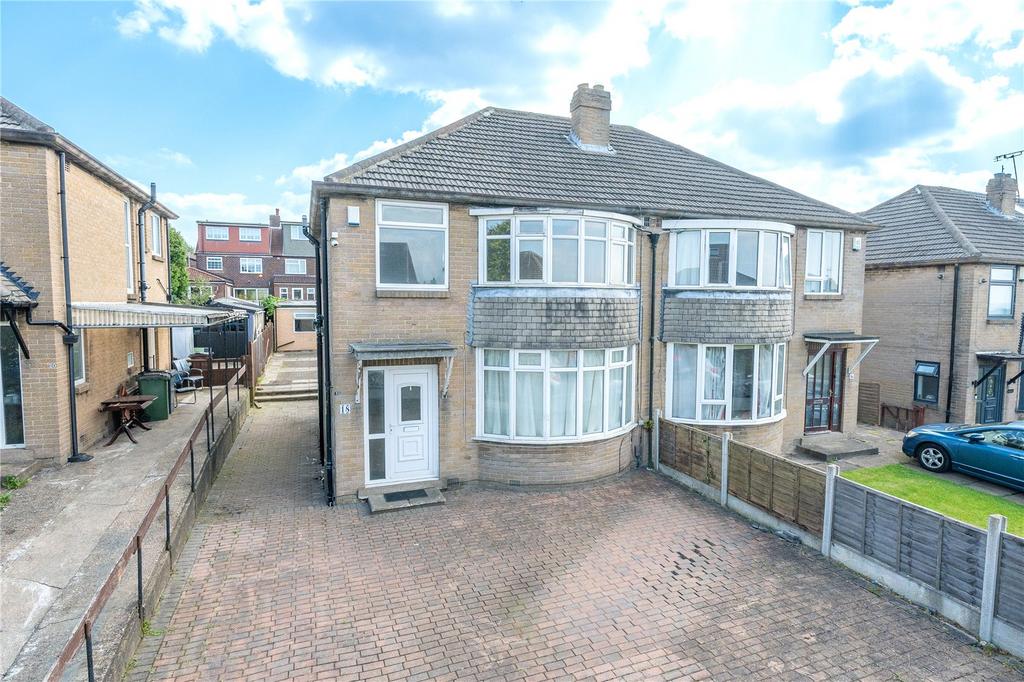 Carr Manor Drive, Leeds, West Yorkshire 3 bed semi-detached house - £ ...