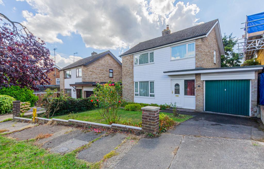 Booth Avenue, Colchester, CO4 3 bed detached house - £300,000