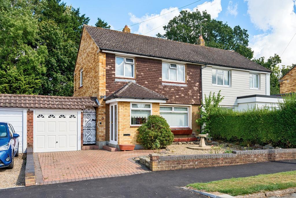 Merrylands Road, Great Bookham, KT23 3 bed semi-detached house - £525,000