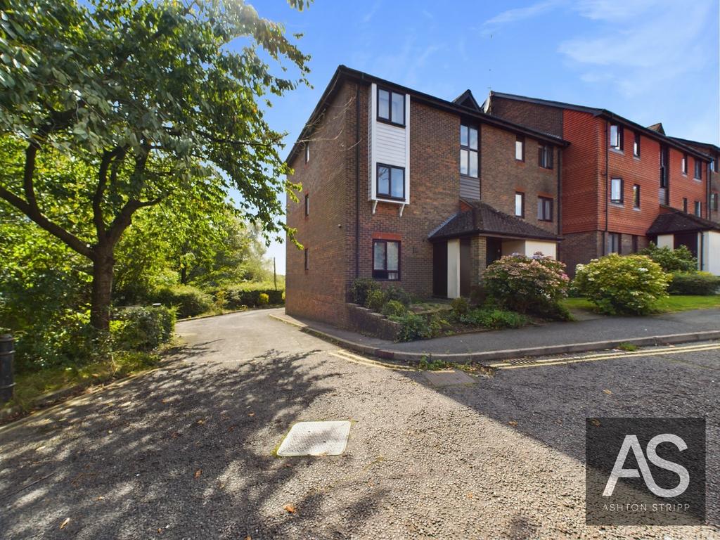 Abbey Way, Battle, TN33 2 bed house - £170,000