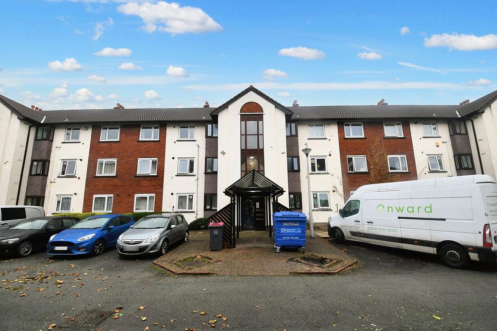 Canterbury Gardens, Squires Court, M5 2 bed flat for sale - £110,000
