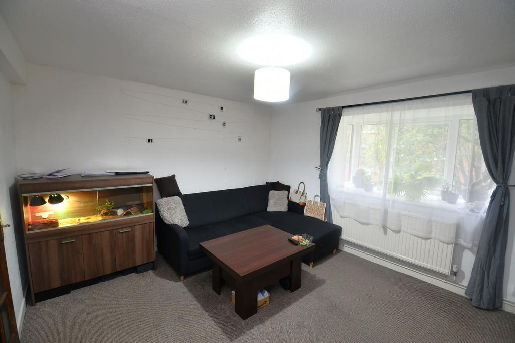 Canterbury Gardens, Squires Court, M5 2 bed flat for sale - £110,000